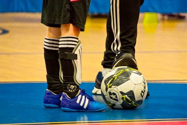 Giày đá bóng đế IC - Tìm hiểu chi tiết giày futsal